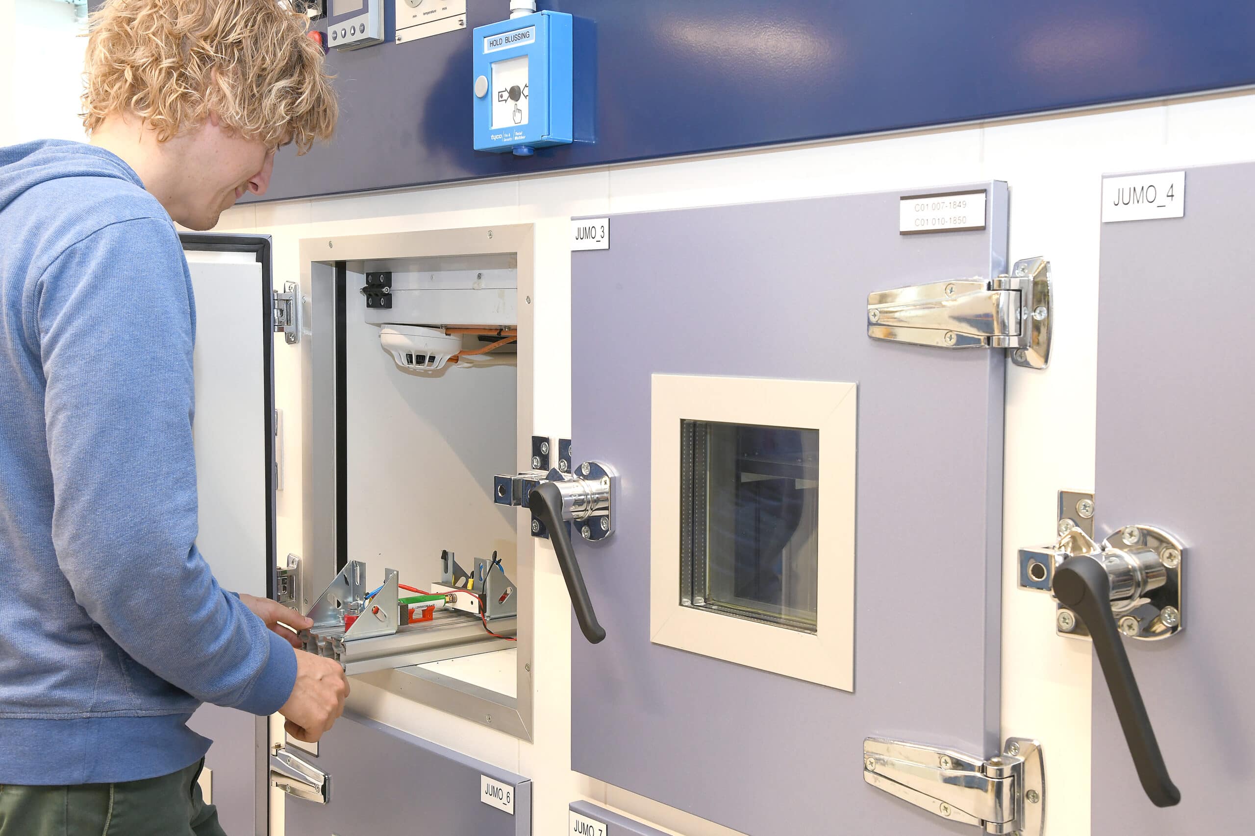 TEESMAT - An open innovation test bed for electrochemical energy ...